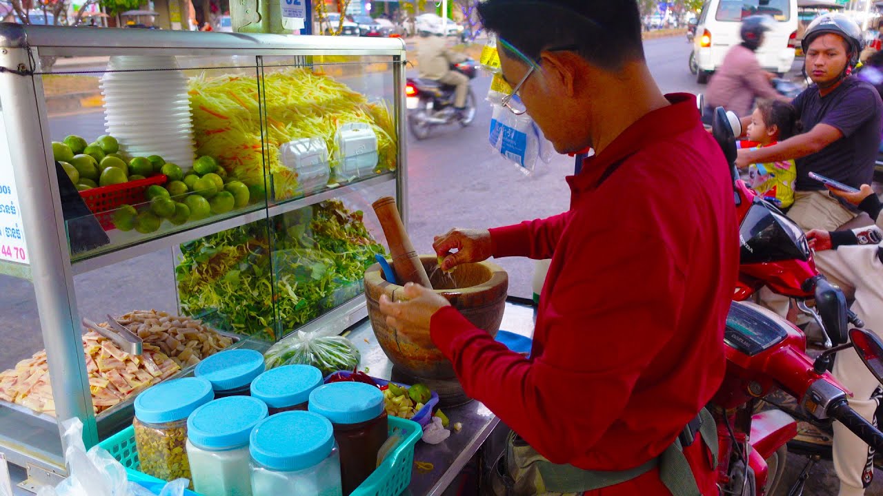 So Famous ! Popular BOK LAHONG (Khmer Papaya Salad) in Phsar Leu Siem ...