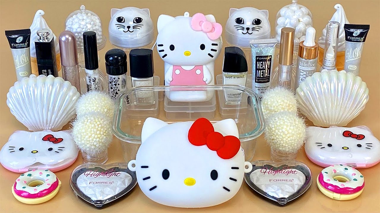 Hello kitty WHITE SLIME 🤍 Mixing makeup and glitter into Clear Slime ...