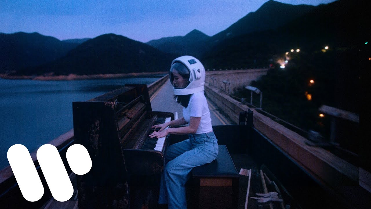 Kiri T - 至少做一件離譜的事 You Gotta Screw Up At Least Once [Official Music ...