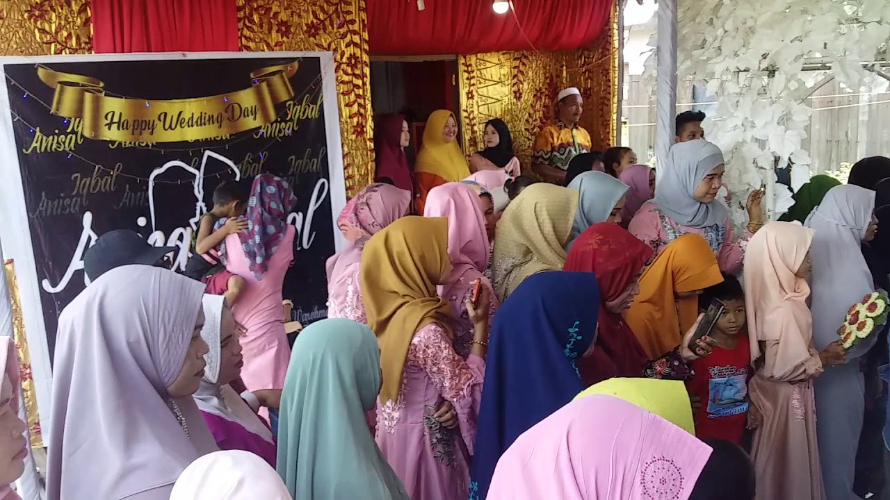 Bausung Adat Kalimantan selatan Perkawinan (Nor'anisa & Muhammad Iqbal Renaldi) - YouTube