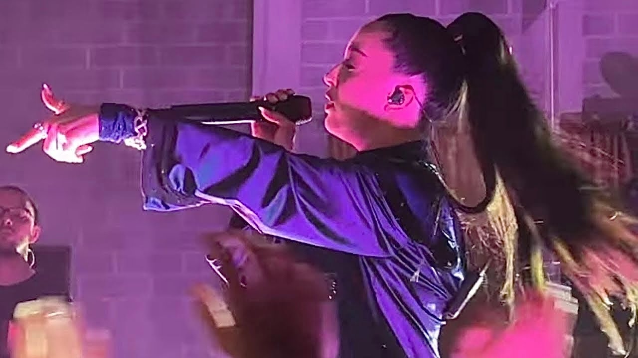 Faouzia live in Austin Fall 2022 4K Up close, small venue WOW ...