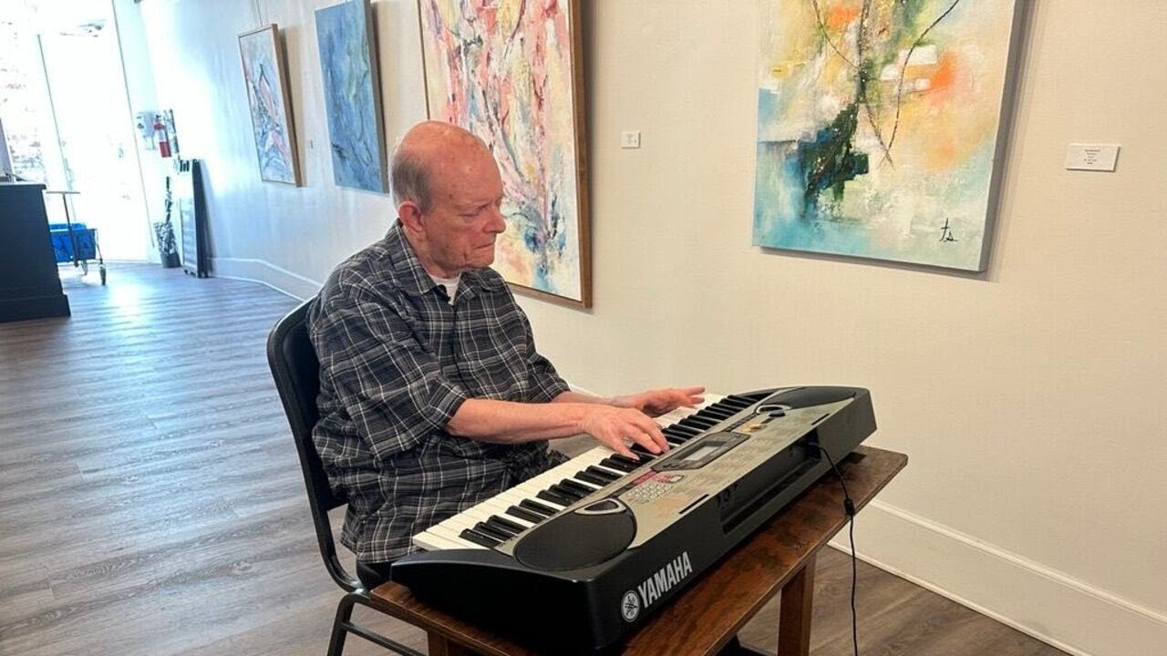 83-year-old man living with Autism and blindness stuns on the piano ...