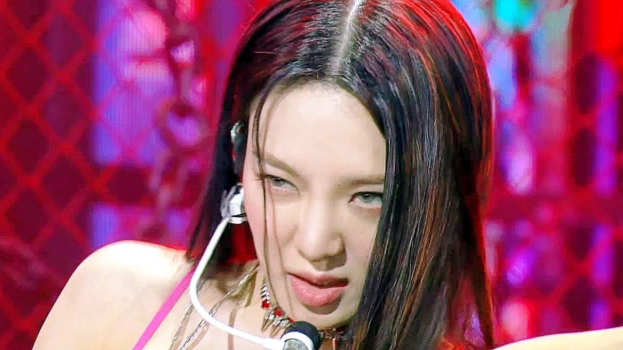 HYOYEON_효연 'DEEP' 교차편집 Stage Mix~~!! - YouTube