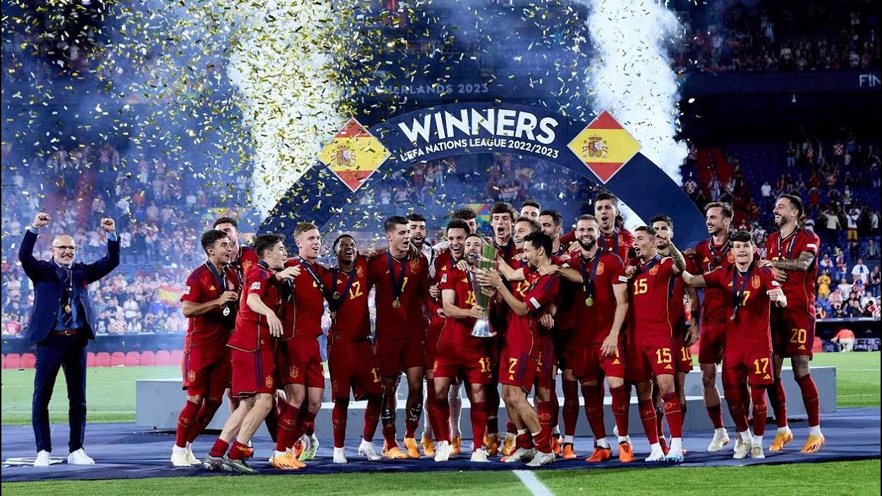 🏆 Spain Lifting UEFA Nations League Trophy & Celebrations After ...