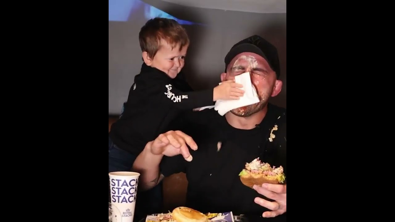 Hasbulla burger slaps Alex Volkanovski - YouTube