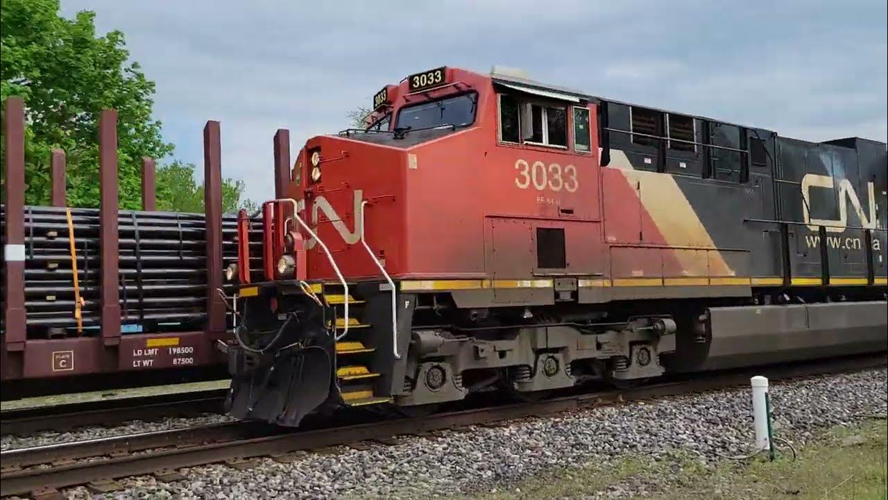 CN 5663, 5692 pulling a Westbound train meets CN 3033 hauling an Eastbound train at Vicksburg ...
