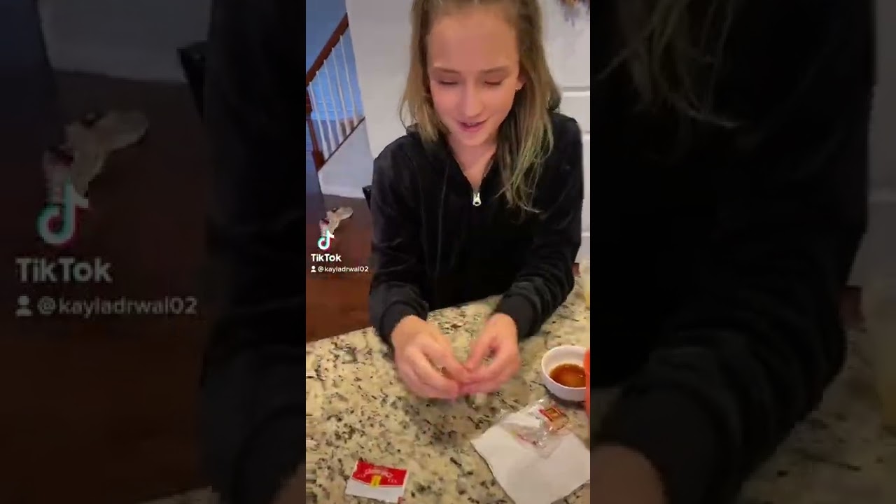 FORTUNE COOKIE BUG PRANK ON KALLI 🫣🤭 #shorts - YouTube