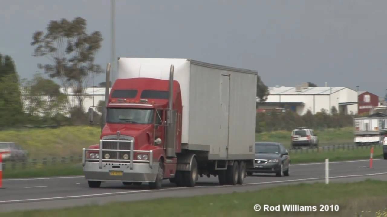 Trucking DownUnder ; M31 The Hume Freeway - YouTube