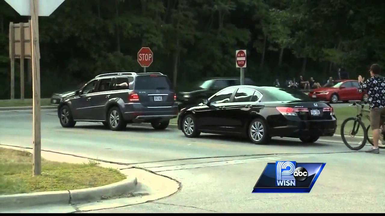 Parking at a premium at Summerfest - YouTube