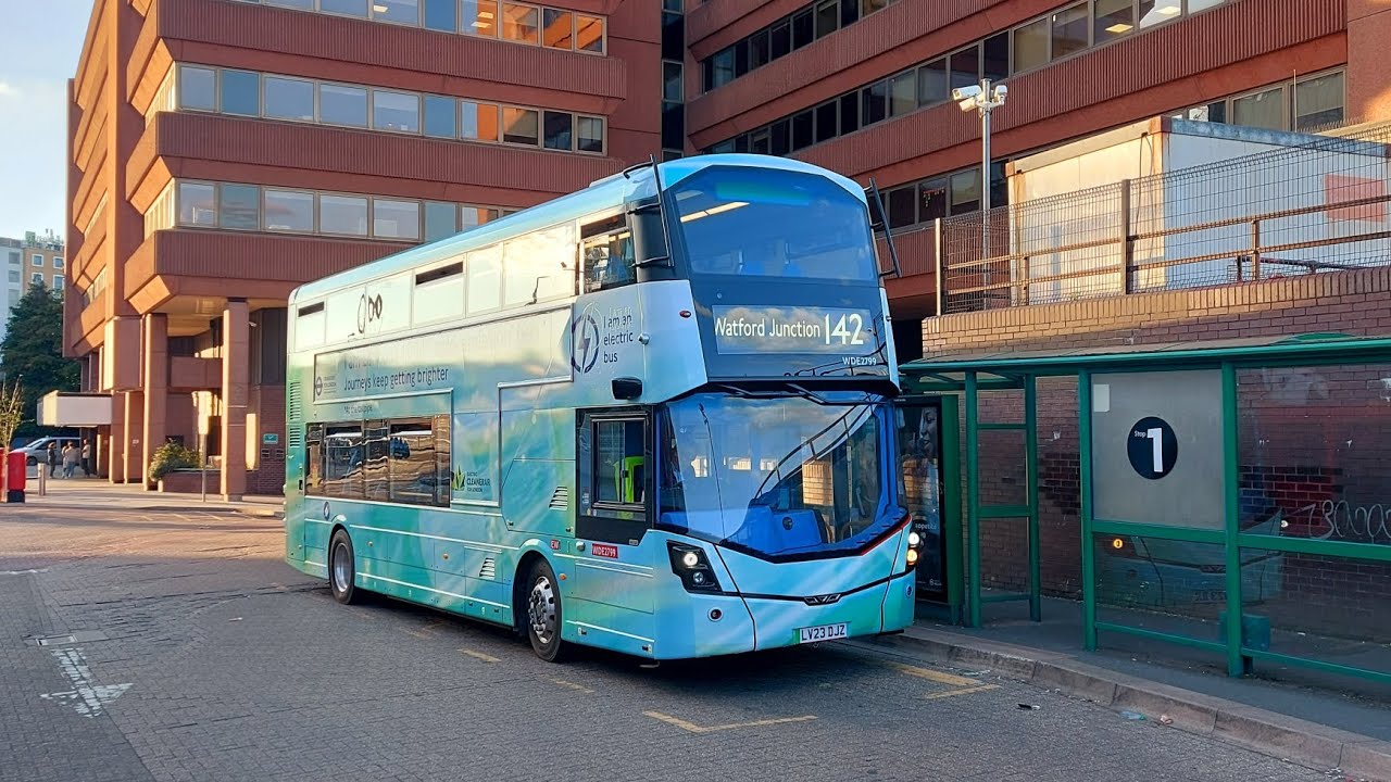 *Lovely Livery* Metroline Wright Electroliner On The Route 142 (LV23 ...