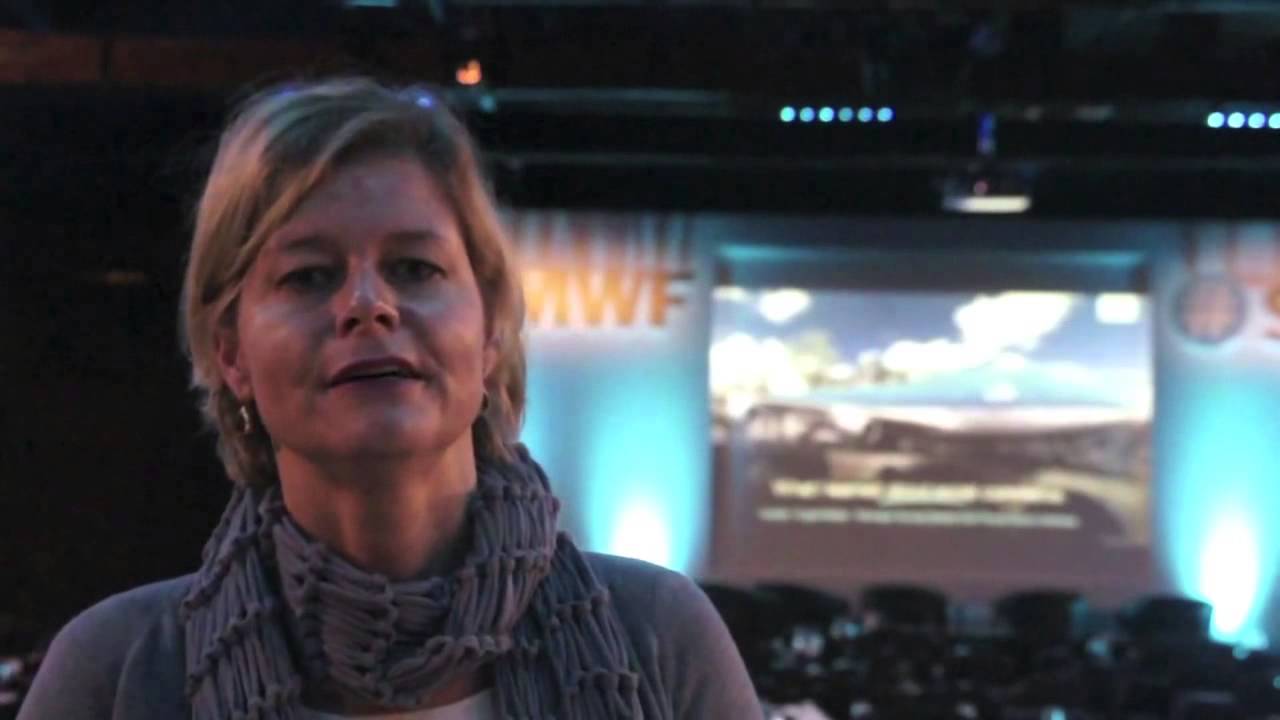 Social Media World Forum Interview: Karlijn Vogel-Meijer of KLM - YouTube