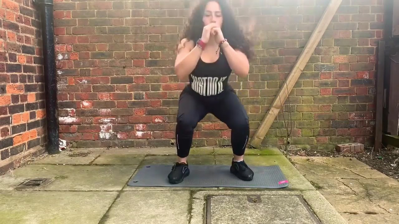 Jump squat into a curtsy lunge - YouTube