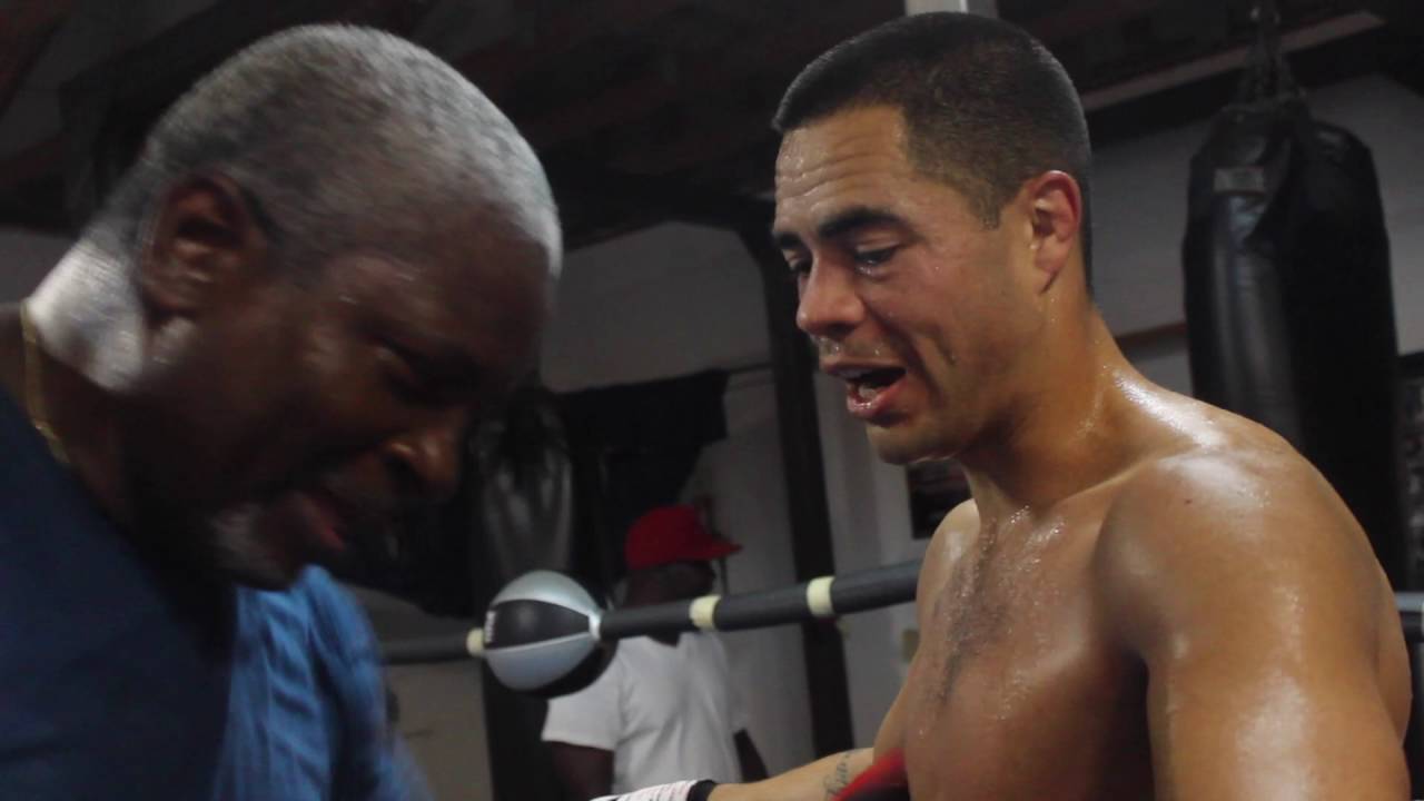 Guy Robb intense ab workout [takes 100 punches unanswered] - YouTube