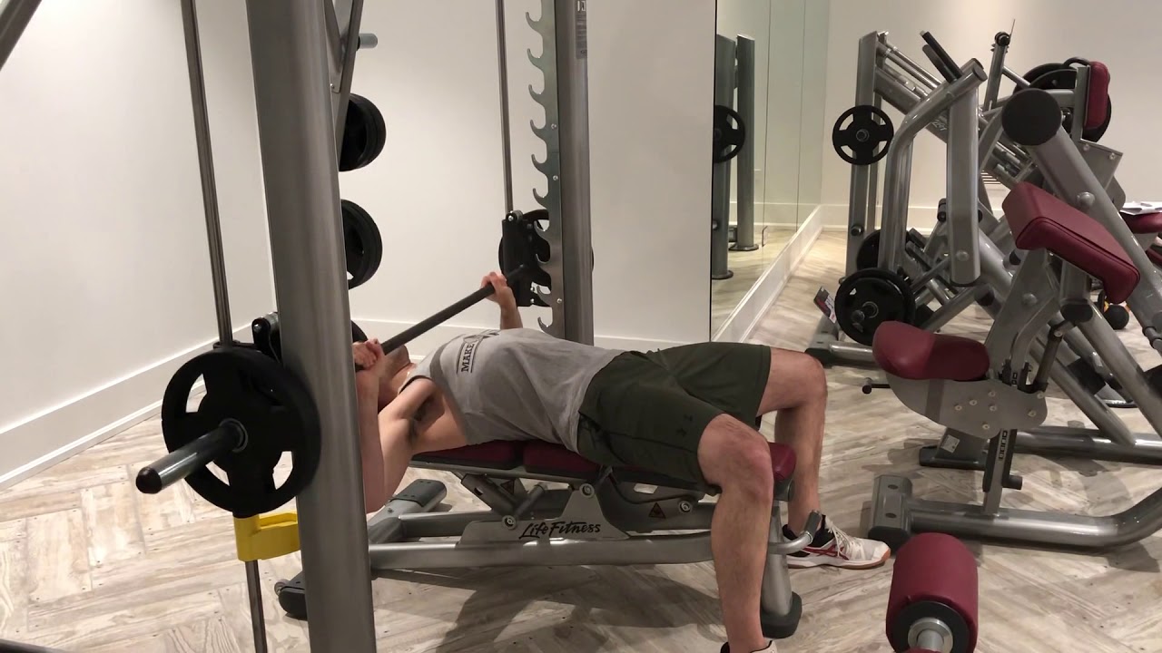Smith Machine Flat Bench Press - YouTube
