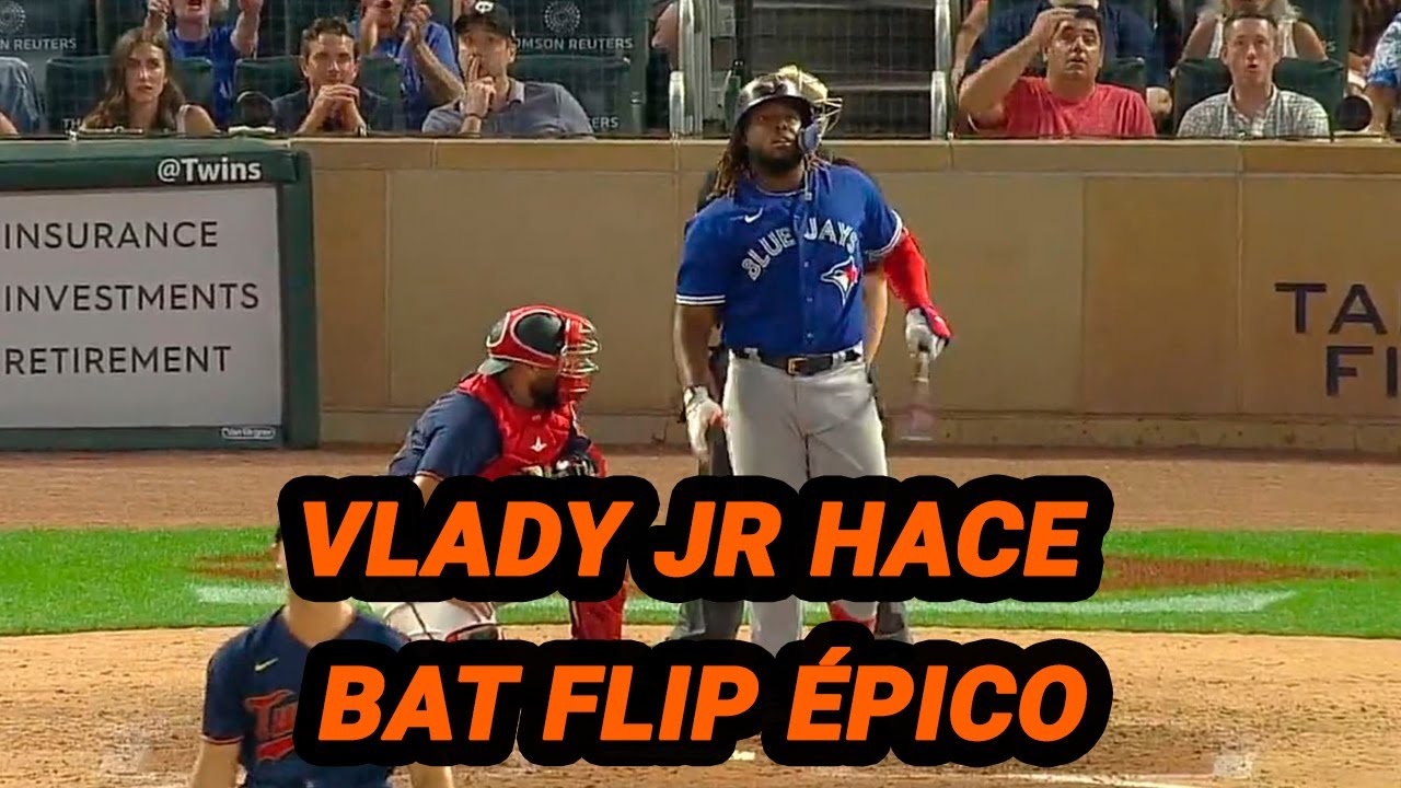 VLADIMIR GUERRERO JR conecta HR y hace BAT FLIP ÉPICO - YouTube