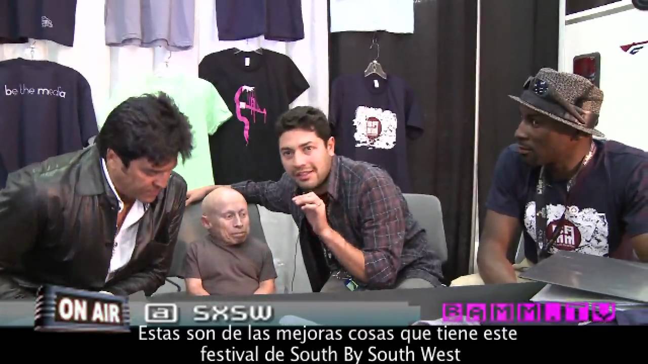 Erik Estrada and Verne Troyer promoviendo la Fundacion Starkey Hearing ...