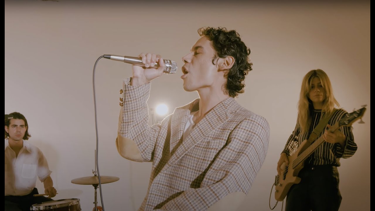 Brian León - Mi corazón es un poeta (live performance) - YouTube