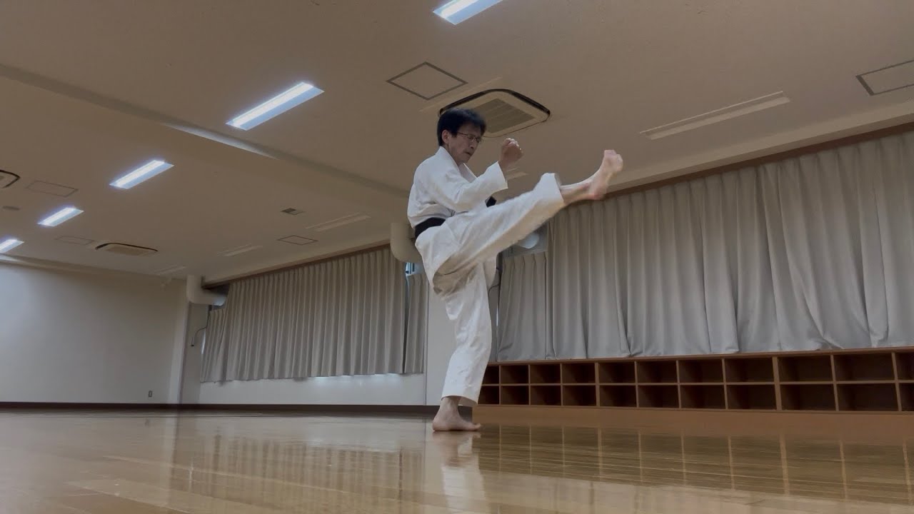 運足二段 オリジナル型1年経ちました。(Unsoku-Nidan, original Kata, one year passed) - YouTube