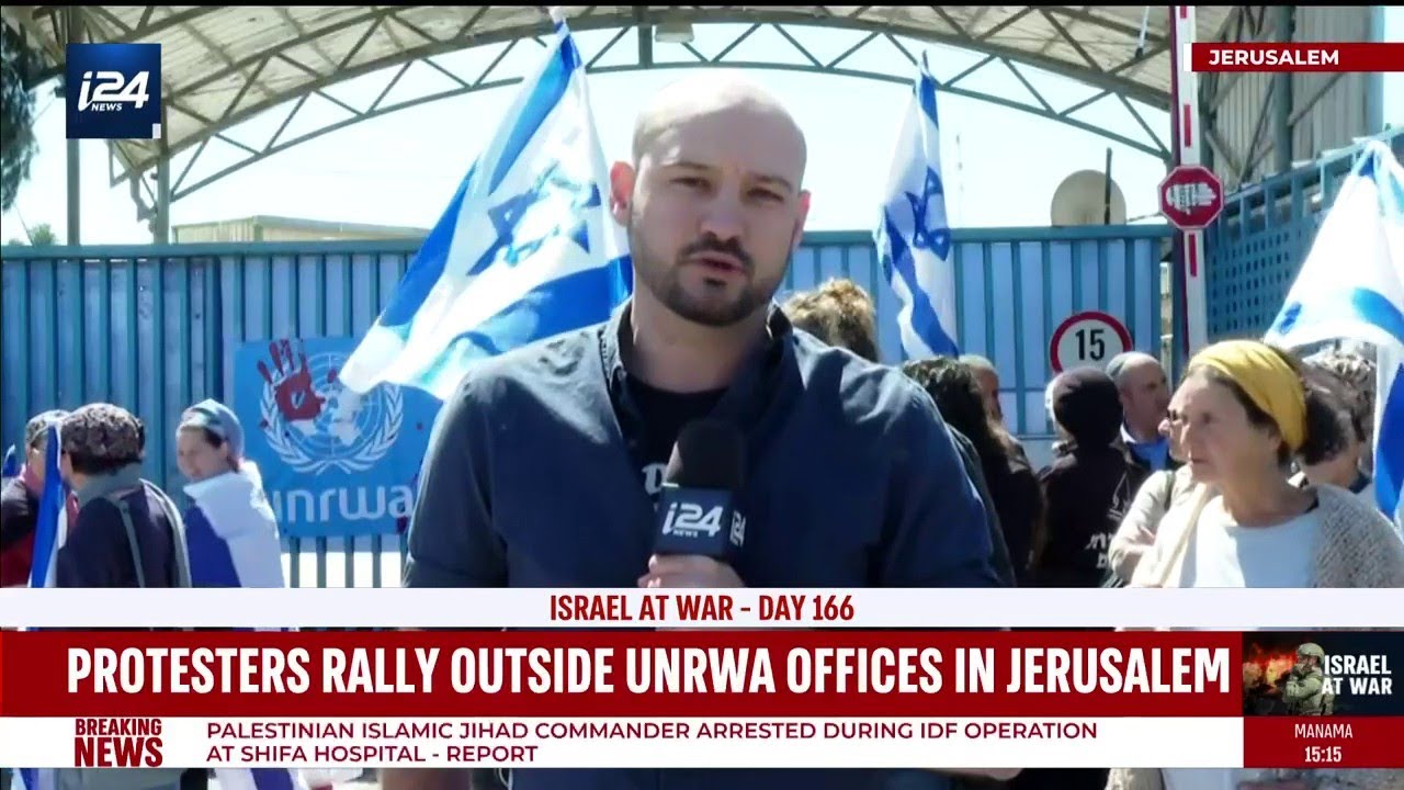Protesters rally outside UNRWA offices in Jerusalem - YouTube