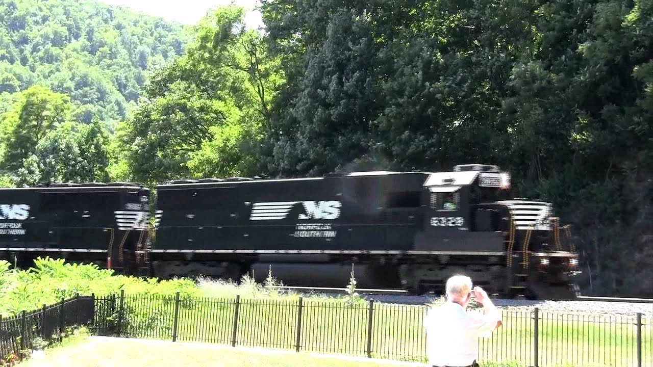 NS Pittsburgh Line 2011: The Horseshoe Curve - YouTube