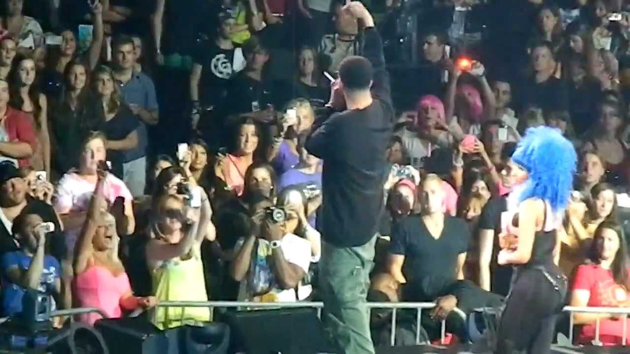 NICKI MINAJ with surprise guest DRAKE - Moment 4 Life - YouTube