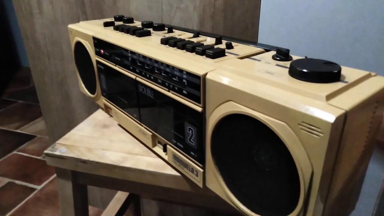 Unitra Eltra Manuela 3 znaleziona pod śmietnikiem - YouTube