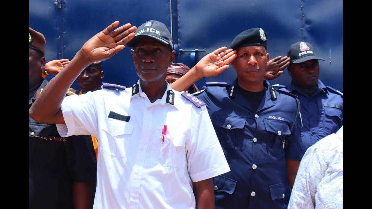 ANTI-CRIME UNIT DECORATED 275 OFFICERS RANGING FROM 1ST CLASS TO ...