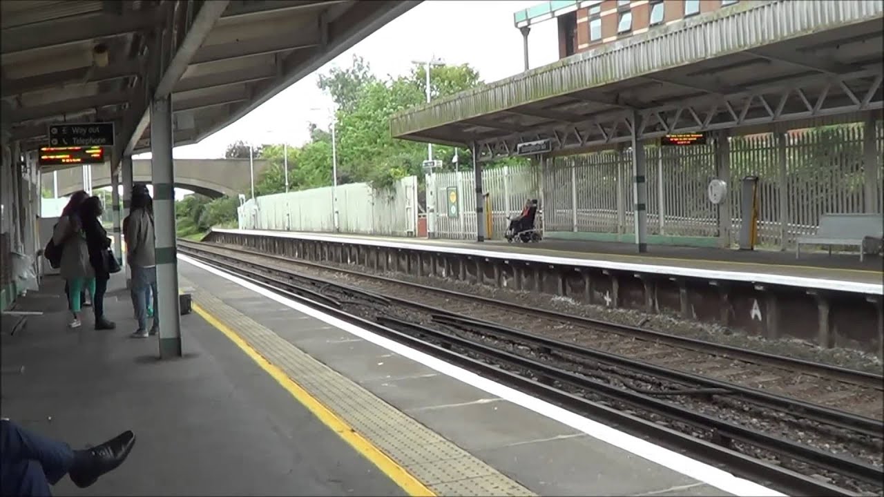 Trains at Durrington-on-Sea Station, 14th July 2015 - YouTube