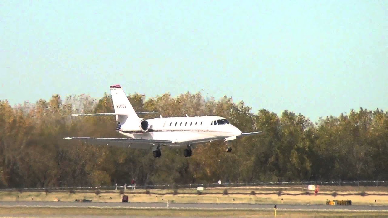 NetJets Cessna 680 Citation Sovereign [N341QS] Landing 12R ...