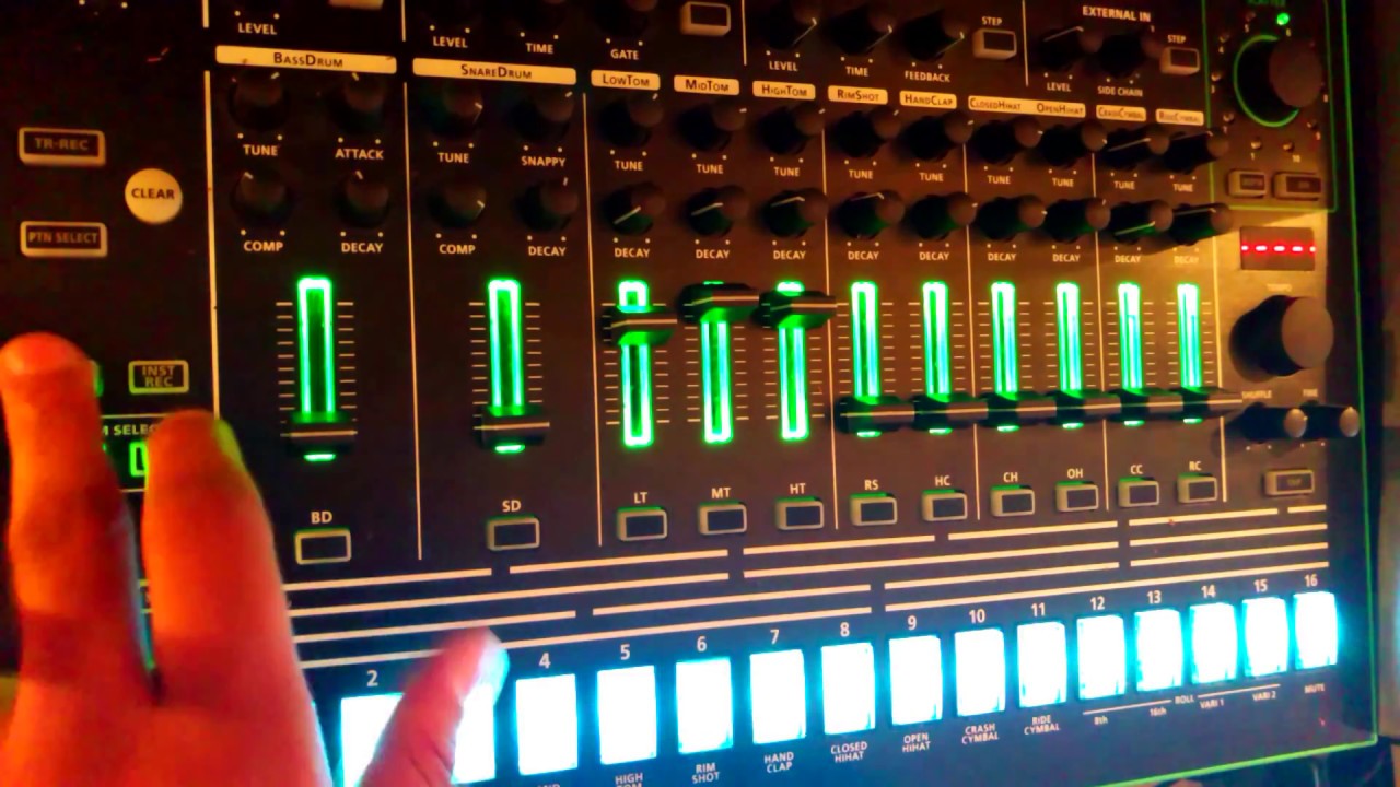 Roland TR-8 looper trick - YouTube