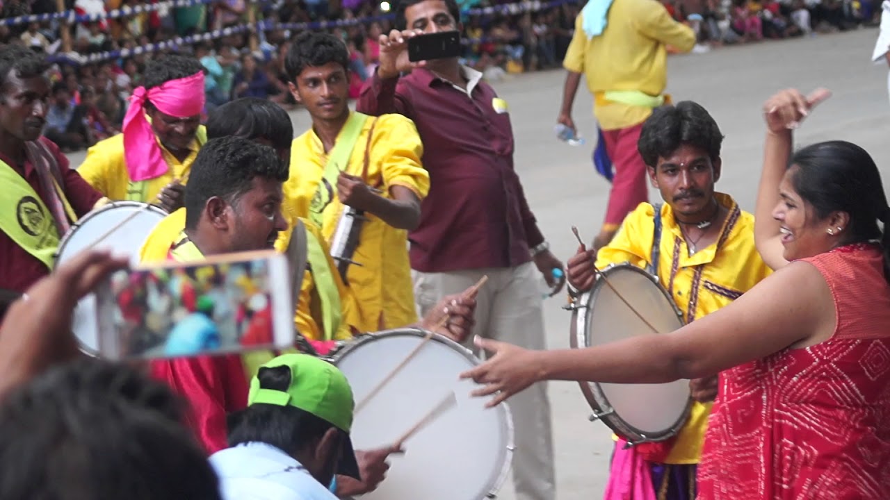 Mysore Dasara Special Dance By Famous TV Actress Shailini @ Dasara ...