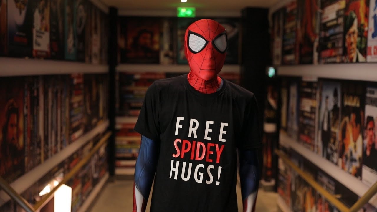 Cheer Up : Spider-Man Gives Free Hugs!! - YouTube