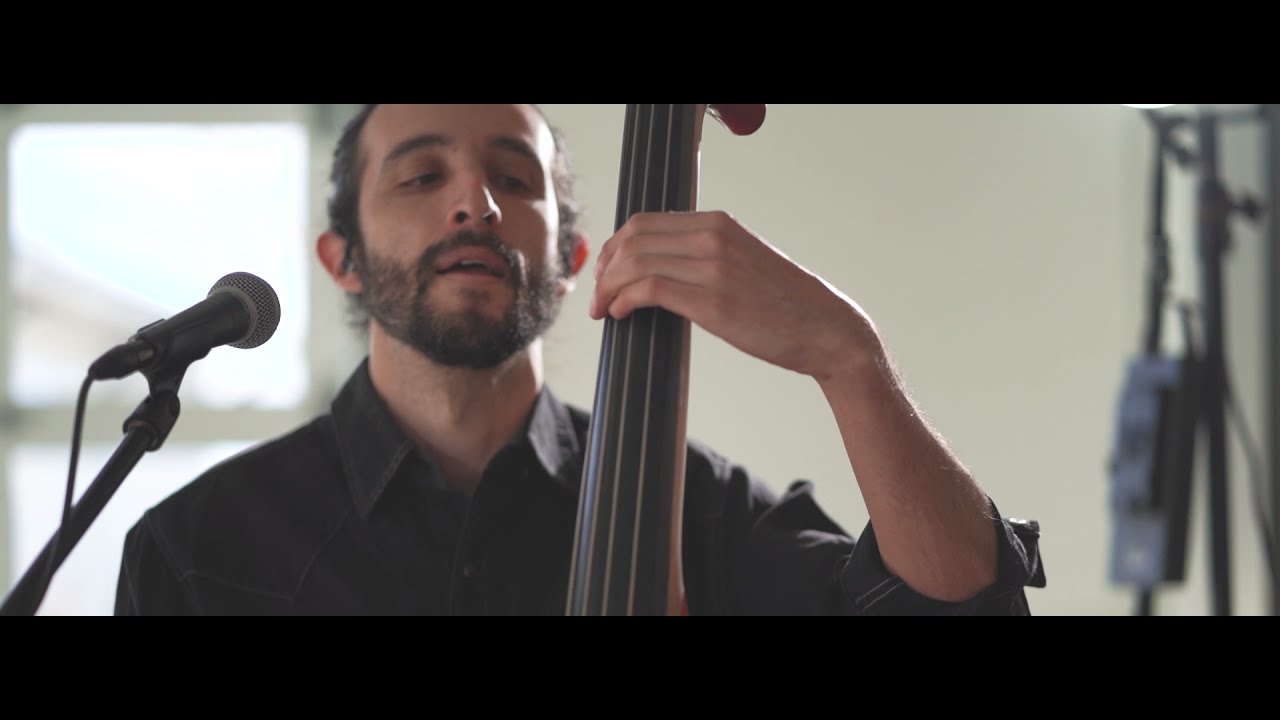 Tim Snider & Wolfgang Timber - Traveling Man [Live] - YouTube