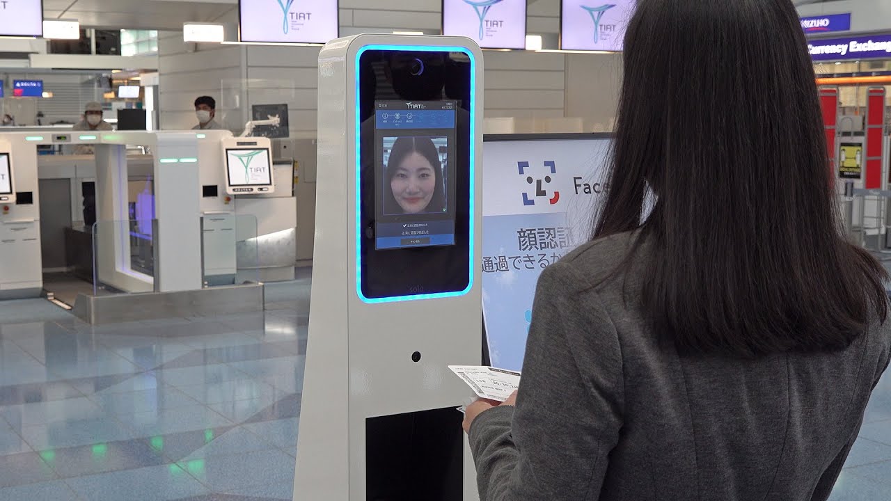 羽田空港でFace Express（顔認証を用いた搭乗手続き）の実証実験 - YouTube