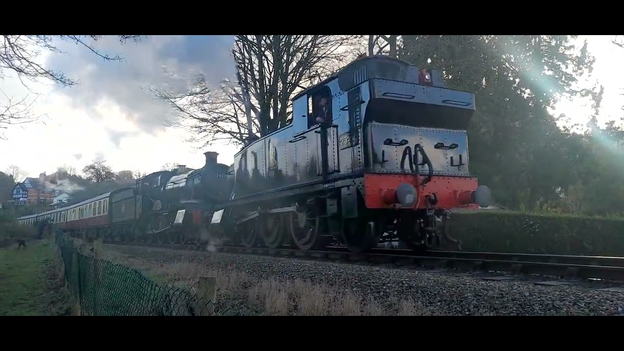 GWR Tank 5553 & Dinmore Manor 7820 arrives into Buckfastleigh with ...