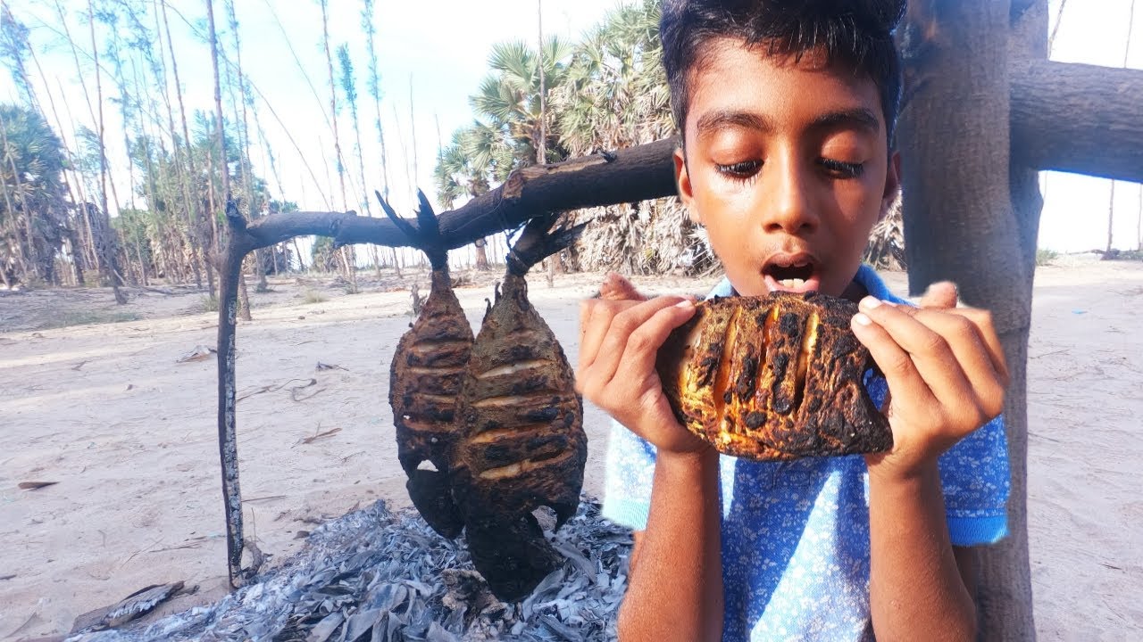 Easy and Simple Fish Fry Primitive Cooking Recipe at Beach| Trevally ...