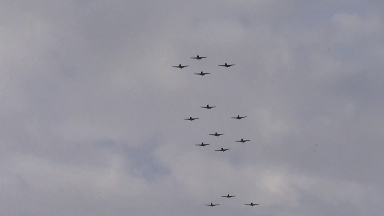 29 T6 Aircraft formation fly over - YouTube