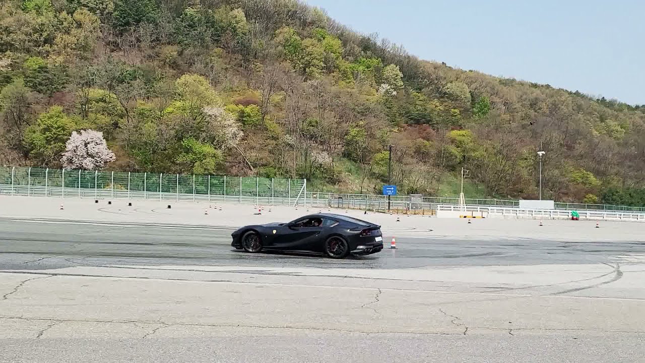 페라리 812 슈퍼 패스트 드리프트 (Ferrari 812 super fast Drift) - YouTube