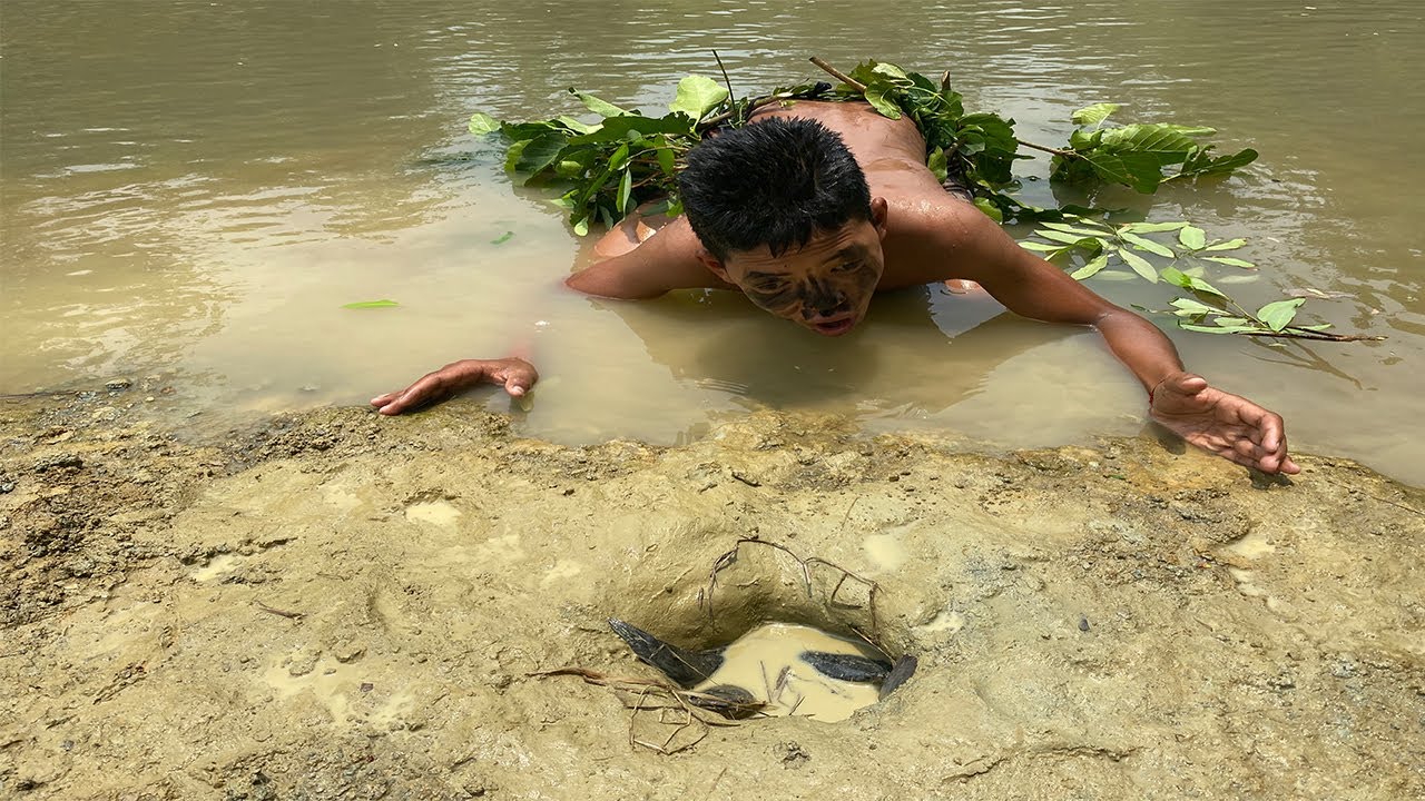 Primitive life Jungle man found catfishes a lot in the river#fishing # ...