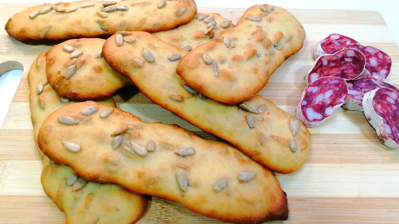 PAN DE PIPAS CASERO | Un snack casero que combina con todo - YouTube