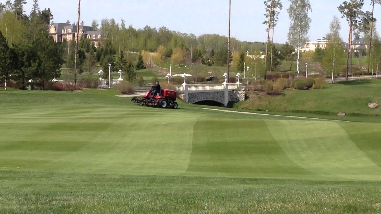 Mowing Fairways with TORO RM 6500.. - YouTube