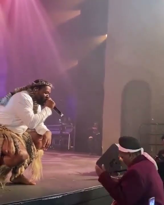 Sjava performs for his mother on his tour in Durban.🔥 - YouTube