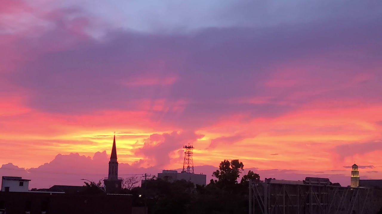 Colorful WOW sunset. 30 minutes prior it was drab. I almost missed it ...