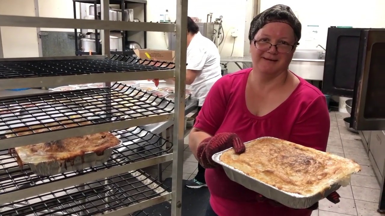 Comment fabrique-t-on la râpure acadienne ? - YouTube