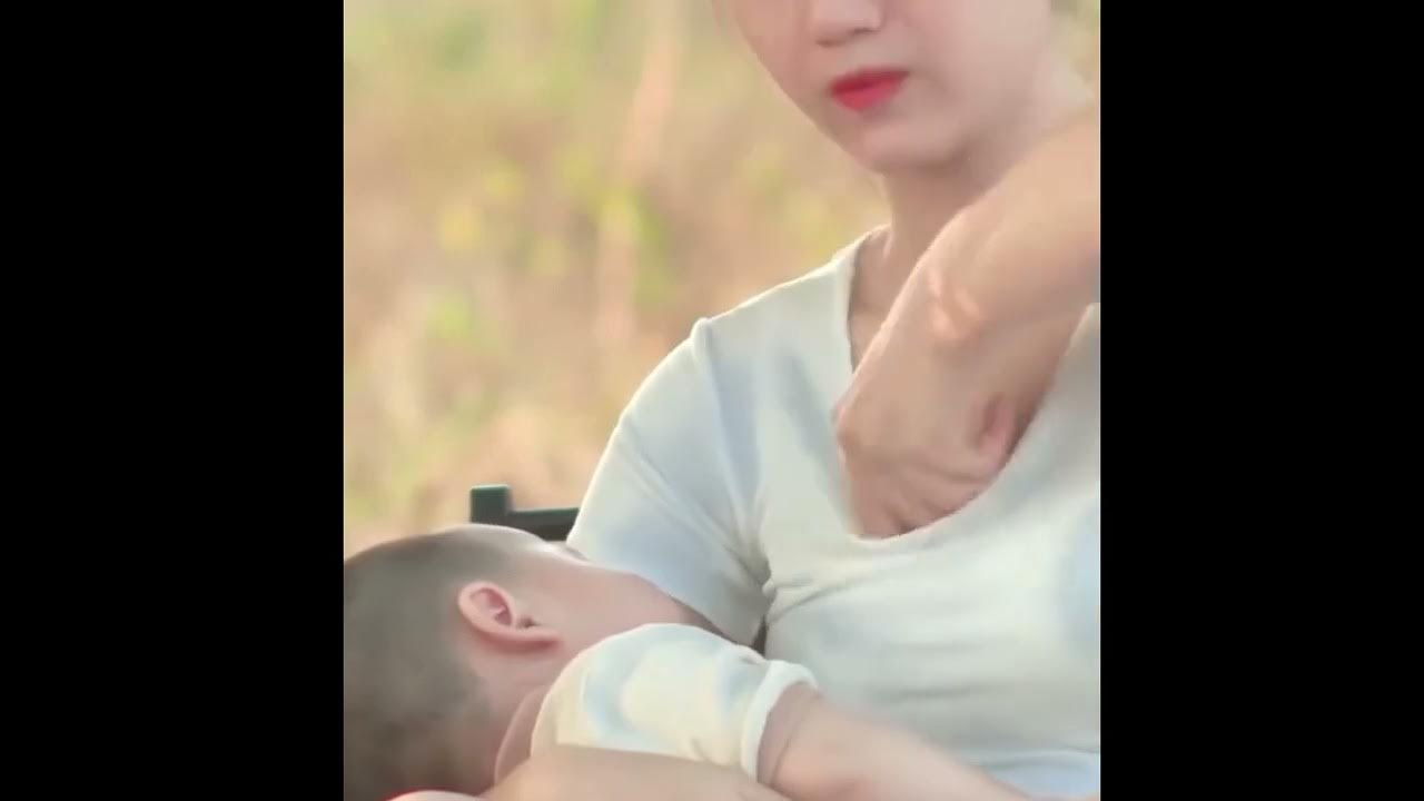 breastfeeding// mama muda cantik-menyusui anak - YouTube
