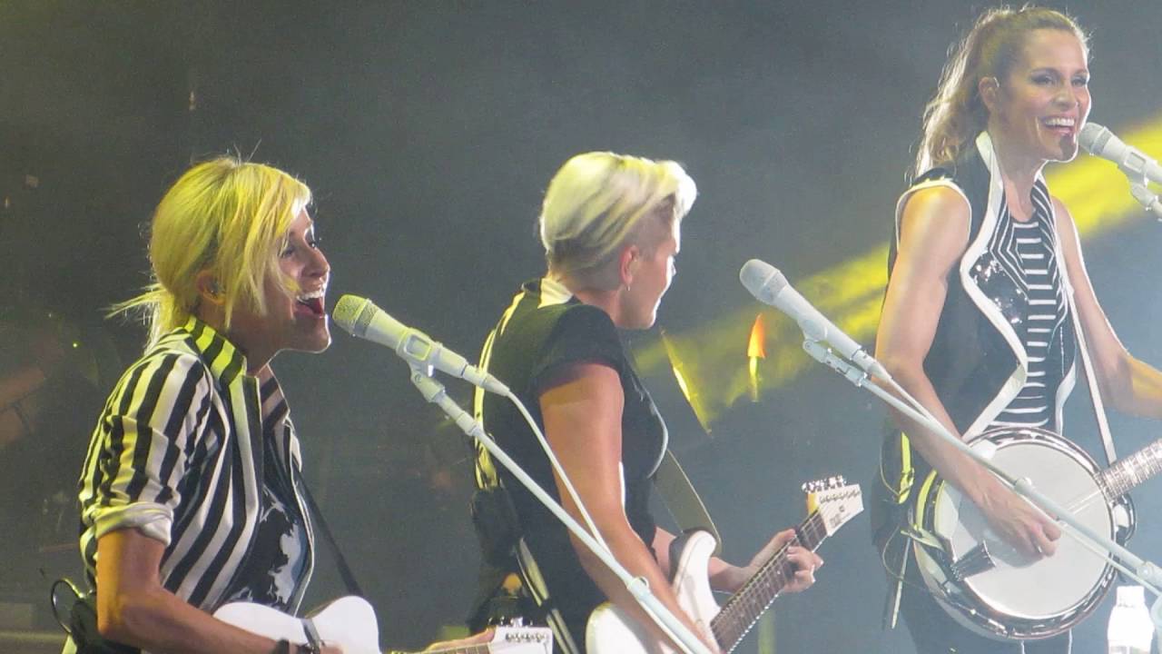 Dixie Chicks - Goodbye Earl - LIVE HD - YouTube