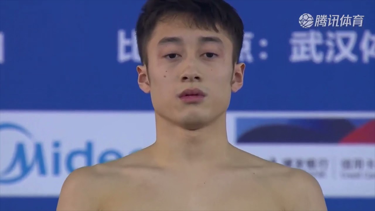 Amazing Chinese Diver makes all perfect 10. - YouTube