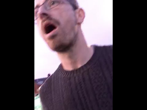 DRUNK GUY DRIVING AND FIGHTING ON LONDON BRIDGE. LET'S MAKE HIM FAMOUS ! 😡