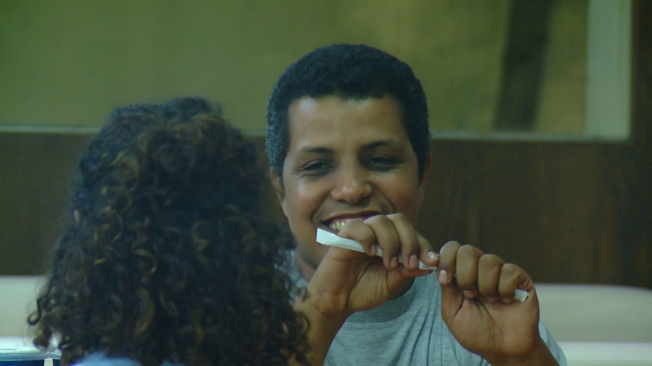 HAMAKA EPISODE 30 Serveuse Fast Food - YouTube