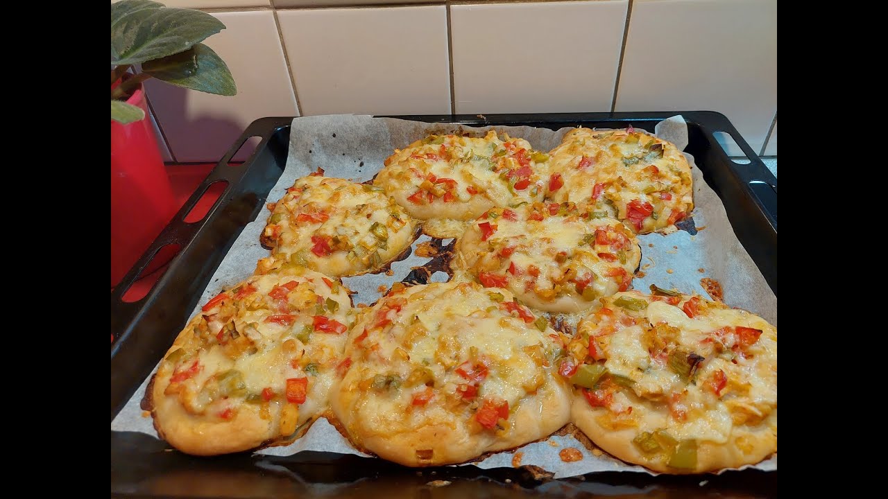 UKUSNI RECEPT | Zemičke sa sirom povrćem i mesom Domaće pecivo je ...